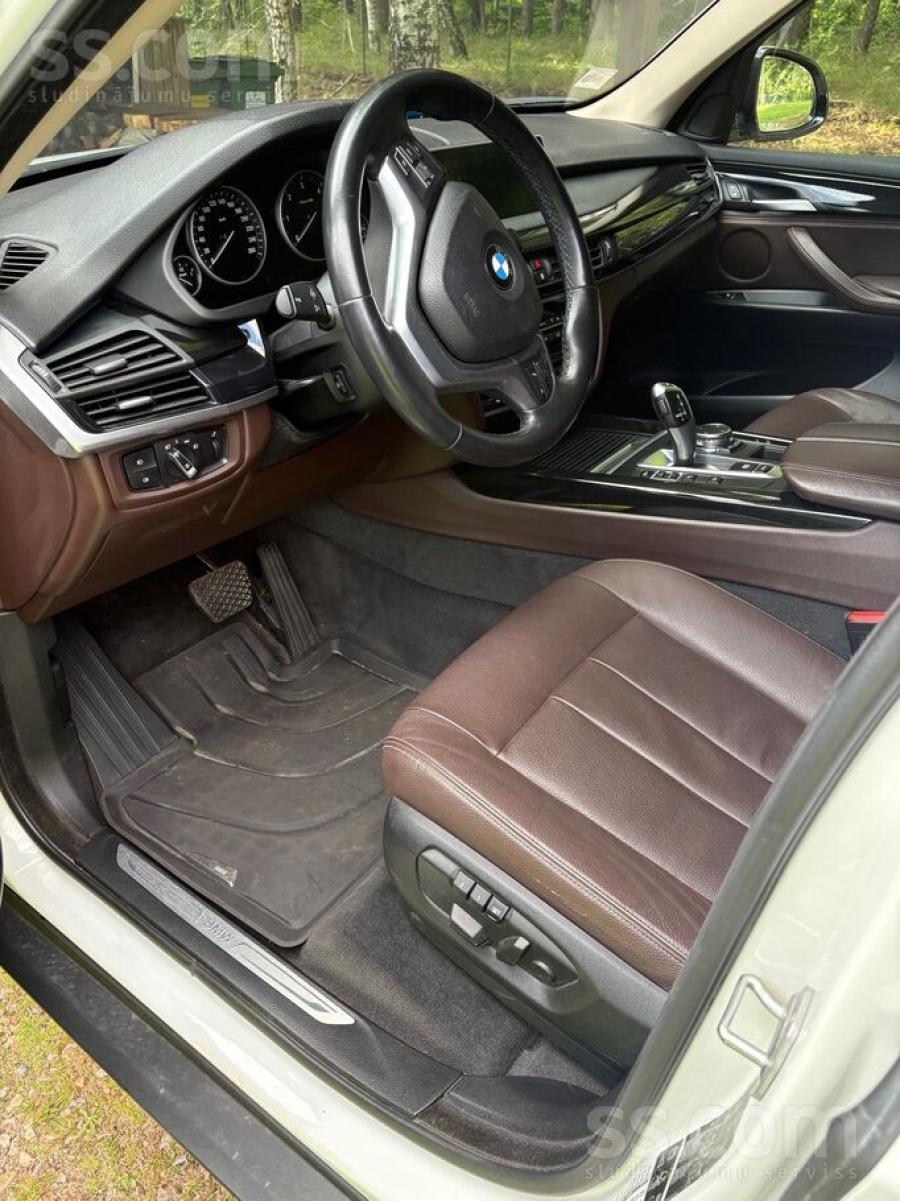 White BMW X5 2015 in Riga, with an engine capacity of 3.00 L and mileage of 226 thousand km for 17500 €, photo 17 on AUTOMOTO.COM.LV