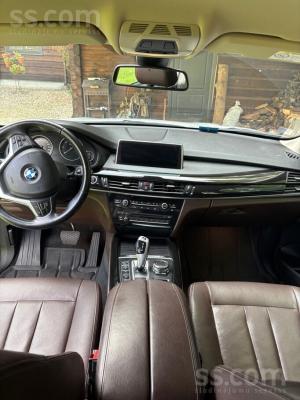 White BMW X5 2015 in Riga, with an engine capacity of 3.00 L and mileage of 226 thousand km for 17500 €, photo 18 on AUTOMOTO.COM.LV