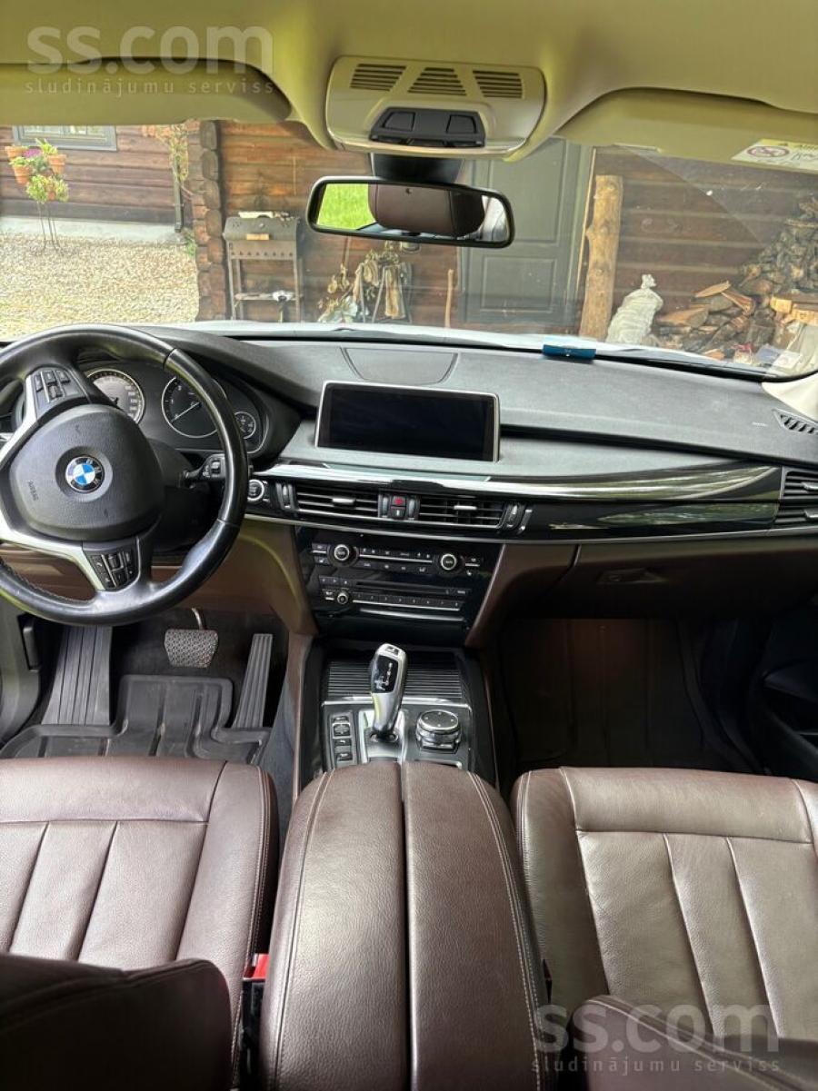 White BMW X5 2015 in Riga, with an engine capacity of 3.00 L and mileage of 226 thousand km for 17500 €, photo 18 on AUTOMOTO.COM.LV