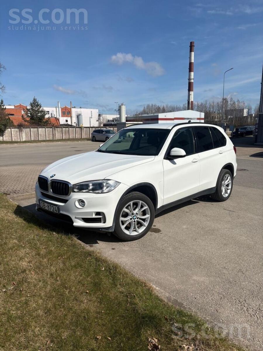 White BMW X5 2015 in Riga, with an engine capacity of 3.00 L and mileage of 226 thousand km for 17500 €, photo 21 on AUTOMOTO.COM.LV