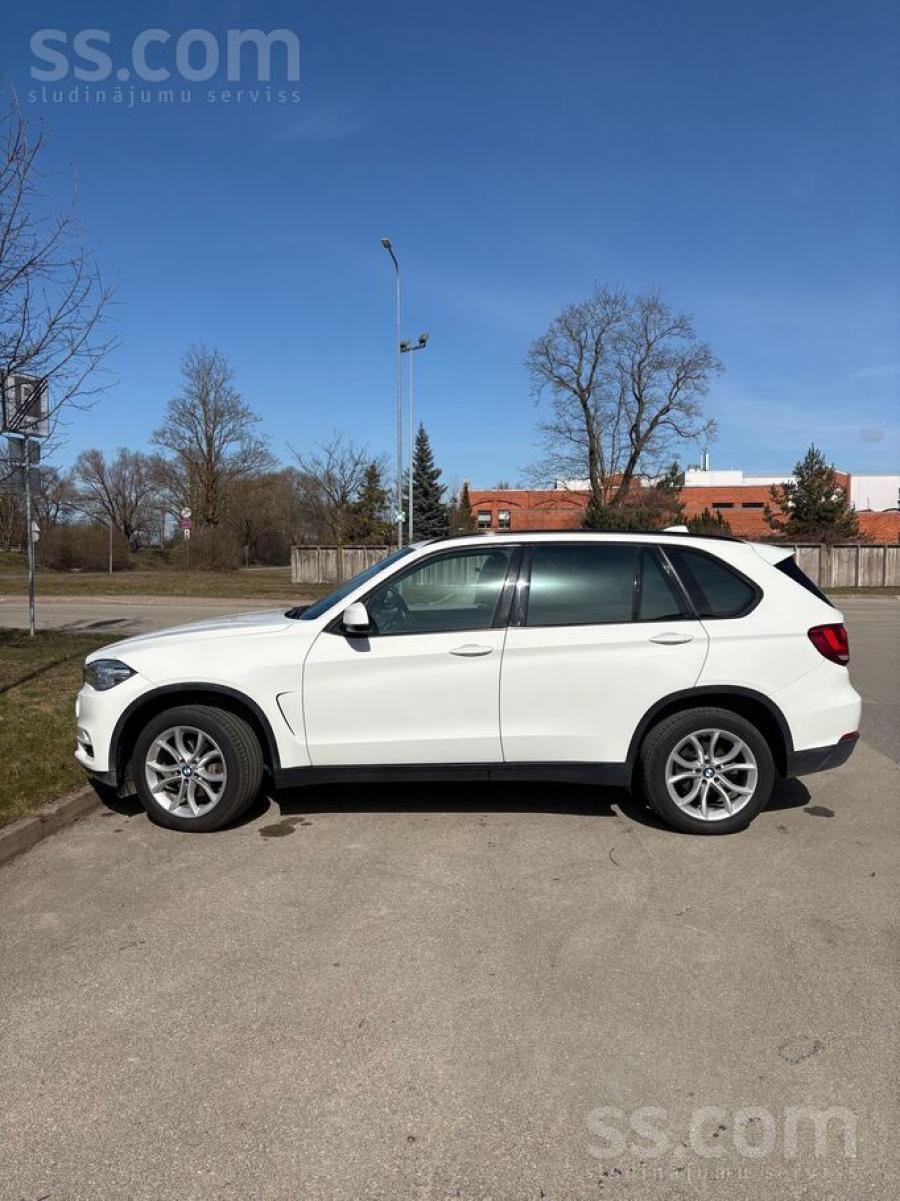 White BMW X5 2015 in Riga, with an engine capacity of 3.00 L and mileage of 226 thousand km for 17500 €, photo 22 on AUTOMOTO.COM.LV