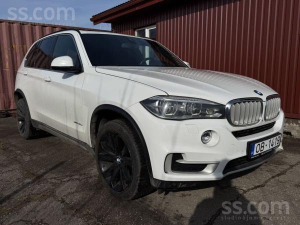 Balts BMW X5 2015 Liepāja, ar dzinēja tilpumu 3.00 L un nobraukumu 259 tūkst. km par 19950 €, foto 1 vietnē AUTOMOTO.COM.LV