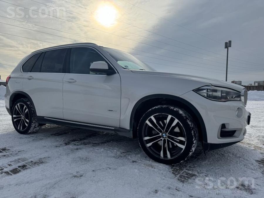 White BMW X5 2015 in Riga, with an engine capacity of 3.00 L and mileage of 200 thousand km for 23550 €, photo 4 on AUTOMOTO.COM.LV