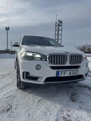 White BMW X5 2015 in Riga, with an engine capacity of 3.00 L and mileage of 200 thousand km for 23550 €, photo 12 on AUTOMOTO.COM.LV