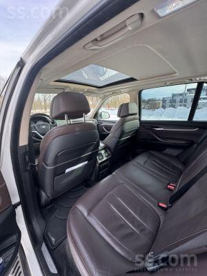 White BMW X5 2015 in Riga, with an engine capacity of 3.00 L and mileage of 200 thousand km for 23550 €, photo 17 on AUTOMOTO.COM.LV