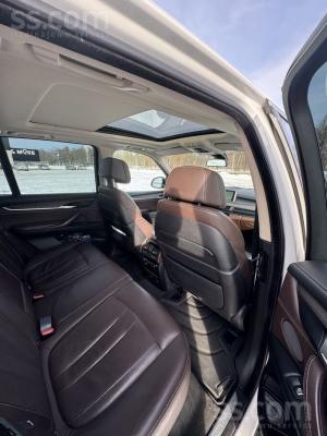 White BMW X5 2015 in Riga, with an engine capacity of 3.00 L and mileage of 200 thousand km for 23550 €, photo 19 on AUTOMOTO.COM.LV