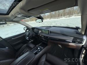 White BMW X5 2015 in Riga, with an engine capacity of 3.00 L and mileage of 200 thousand km for 23550 €, photo 22 on AUTOMOTO.COM.LV
