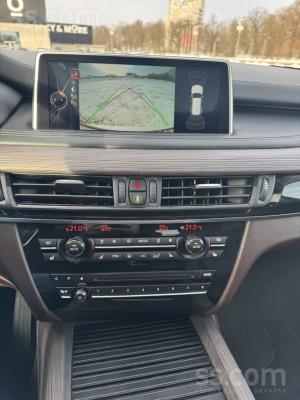 White BMW X5 2015 in Riga, with an engine capacity of 3.00 L and mileage of 200 thousand km for 23550 €, photo 23 on AUTOMOTO.COM.LV