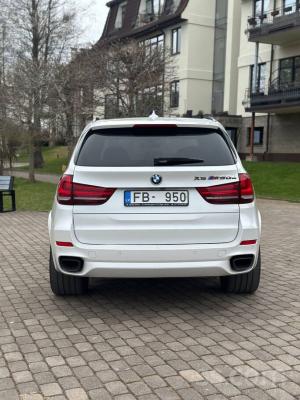 White BMW X5 2015 in Riga, with an engine capacity of 3.00 L and mileage of 142 thousand km for 25500 €, photo 5 on AUTOMOTO.COM.LV