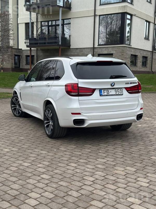 White BMW X5 2015 in Riga, with an engine capacity of 3.00 L and mileage of 142 thousand km for 25500 €, photo 5 on AUTOMOTO.COM.LV