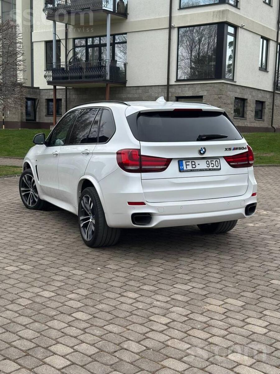 White BMW X5 2015 in Riga, with an engine capacity of 3.00 L and mileage of 142 thousand km for 25500 €, photo 6 on AUTOMOTO.COM.LV