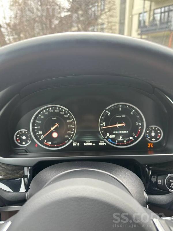 White BMW X5 2015 in Riga, with an engine capacity of 3.00 L and mileage of 142 thousand km for 25500 €, photo 8 on AUTOMOTO.COM.LV
