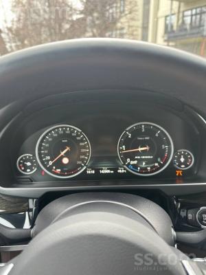 White BMW X5 2015 in Riga, with an engine capacity of 3.00 L and mileage of 142 thousand km for 25500 €, photo 9 on AUTOMOTO.COM.LV