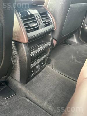 White BMW X5 2015 in Riga, with an engine capacity of 3.00 L and mileage of 142 thousand km for 25500 €, photo 12 on AUTOMOTO.COM.LV