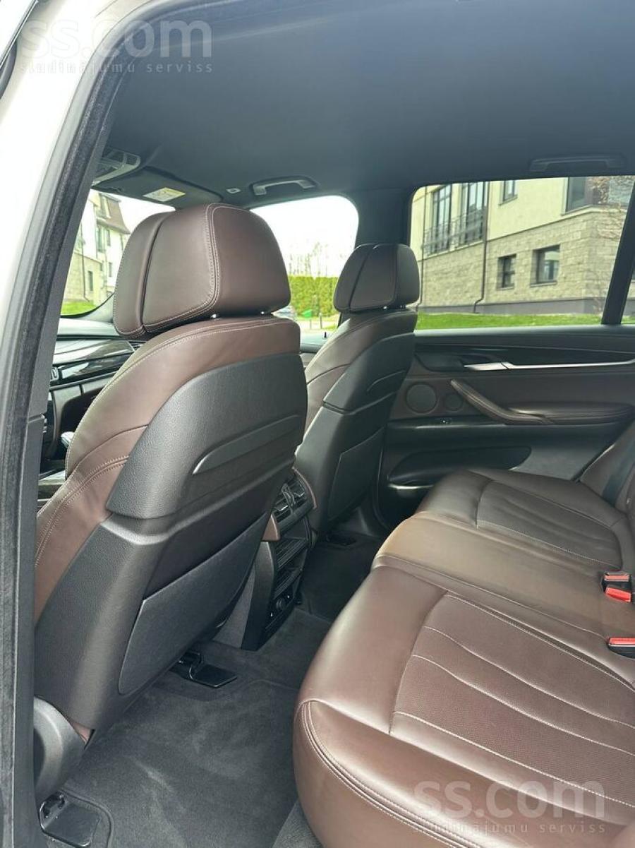White BMW X5 2015 in Riga, with an engine capacity of 3.00 L and mileage of 142 thousand km for 25500 €, photo 15 on AUTOMOTO.COM.LV