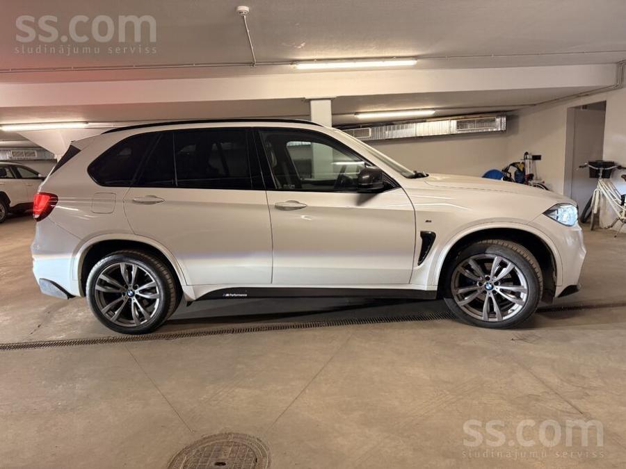 White BMW X5 2015 in Riga, with an engine capacity of 3.00 L and mileage of 149 thousand km for 25500 €, photo 1 on AUTOMOTO.COM.LV