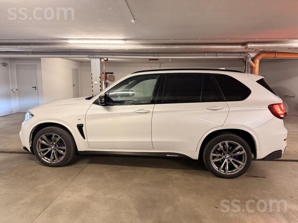 Balts BMW X5 2015 Rīga, ar dzinēja tilpumu 3.00 L un nobraukumu 150 tūkst. km par 26000 €, foto 1 vietnē AUTOMOTO.COM.LV