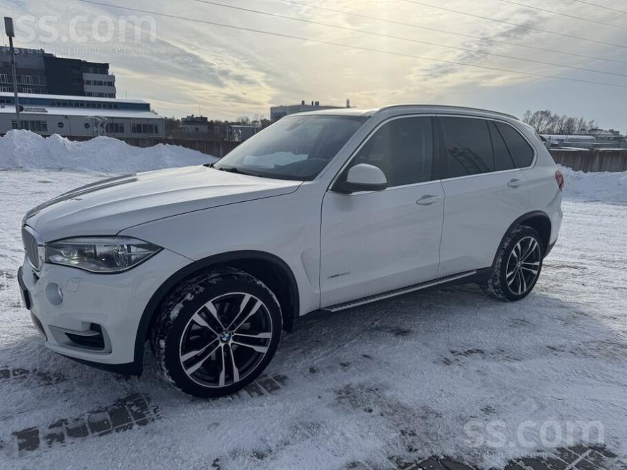 White BMW X5 2015 in Riga, with an engine capacity of 3.00 L and mileage of 217 thousand km for 23550 €, photo 10 on AUTOMOTO.COM.LV