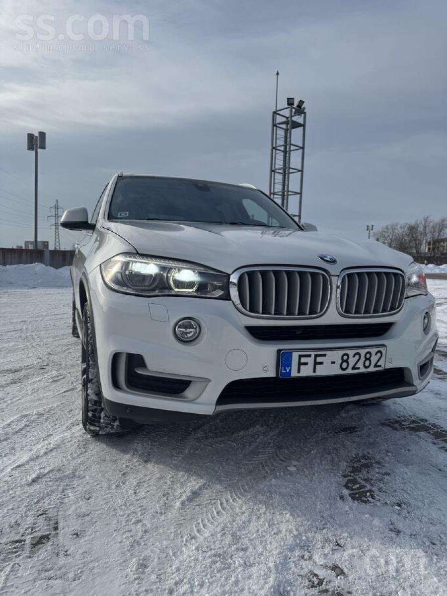 White BMW X5 2015 in Riga, with an engine capacity of 3.00 L and mileage of 217 thousand km for 23550 €, photo 12 on AUTOMOTO.COM.LV