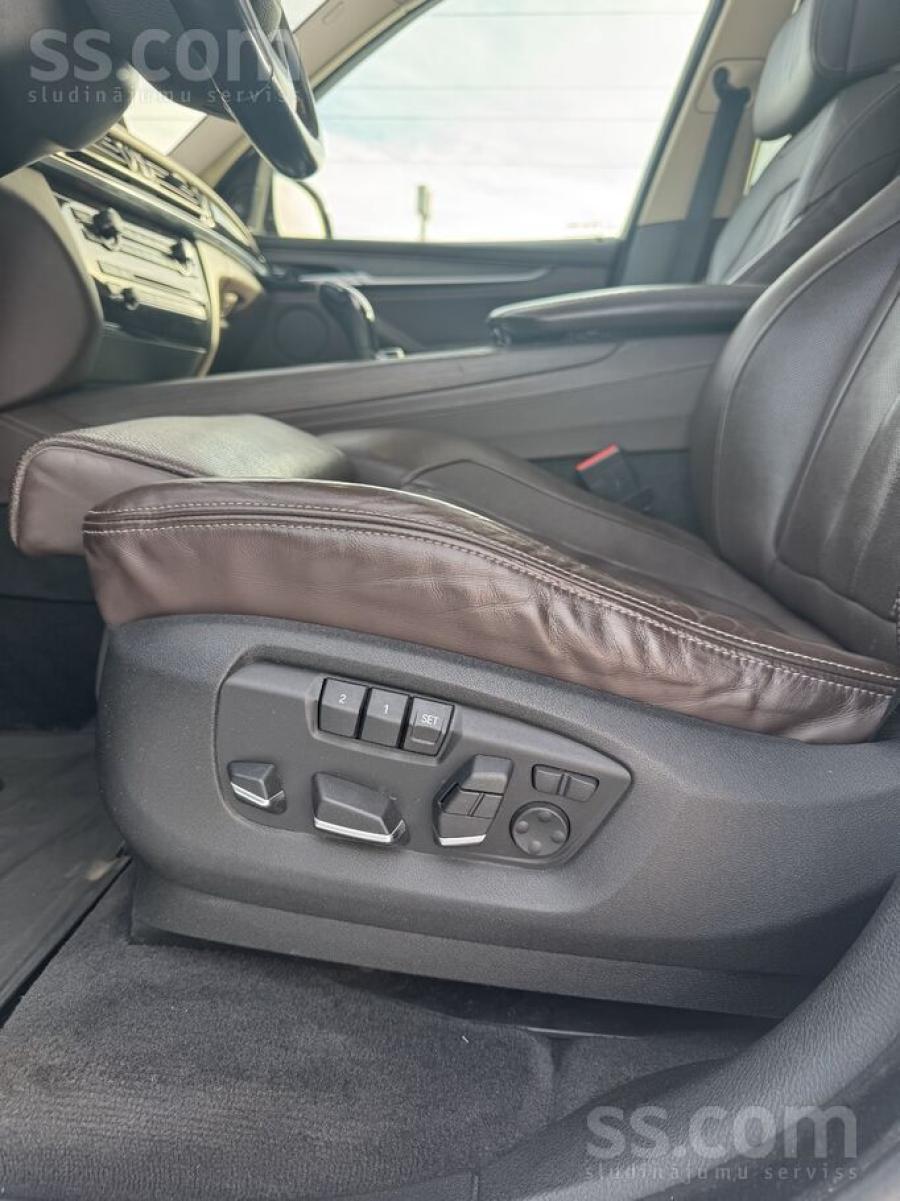 White BMW X5 2015 in Riga, with an engine capacity of 3.00 L and mileage of 217 thousand km for 23550 €, photo 19 on AUTOMOTO.COM.LV