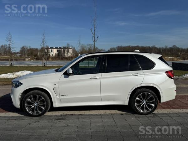 White BMW X5 2015 in Jelgava, with an engine capacity of 3.00 L and mileage of 276 thousand km for 19650 €, photo 4 on AUTOMOTO.COM.LV