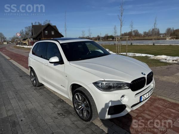White BMW X5 2015 in Jelgava, with an engine capacity of 3.00 L and mileage of 276 thousand km for 19650 €, photo 6 on AUTOMOTO.COM.LV