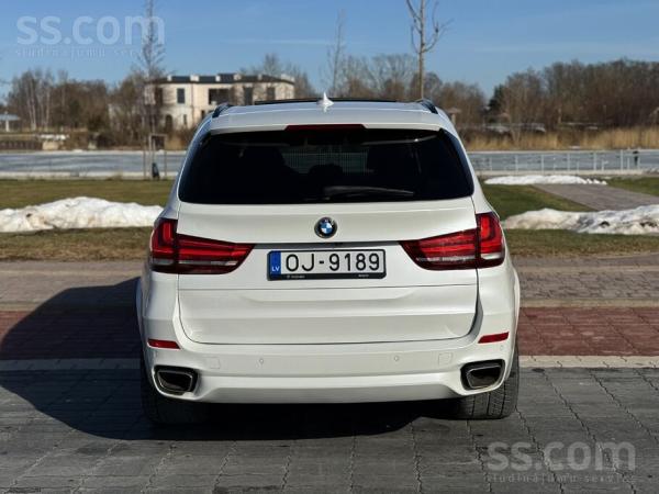 White BMW X5 2015 in Jelgava, with an engine capacity of 3.00 L and mileage of 276 thousand km for 19650 €, photo 9 on AUTOMOTO.COM.LV
