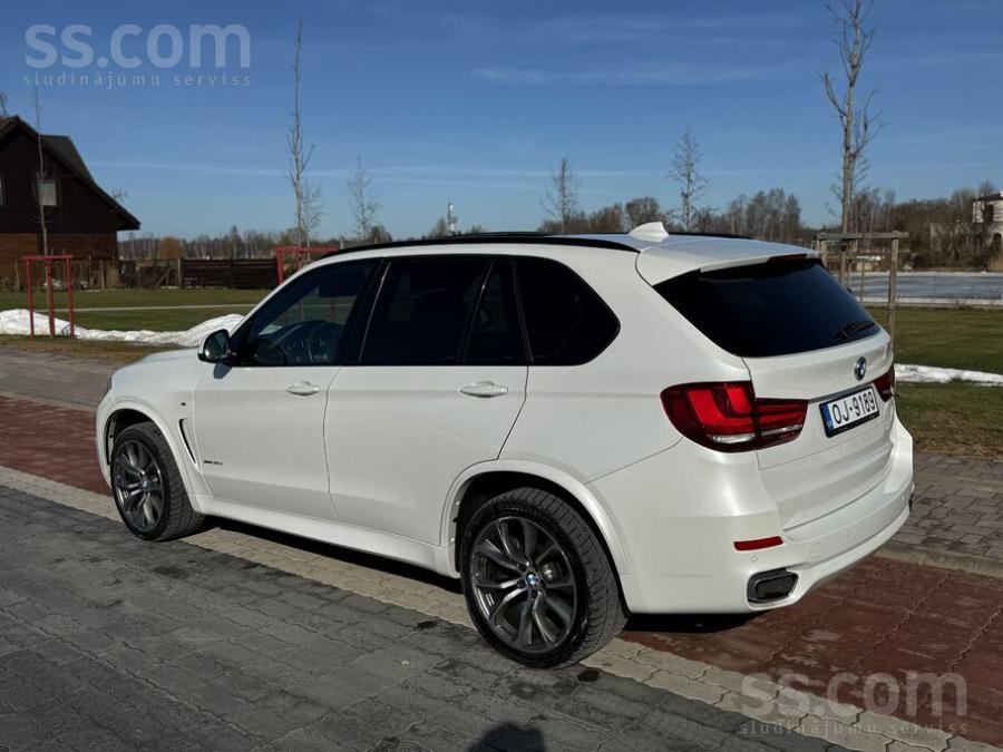 White BMW X5 2015 in Jelgava, with an engine capacity of 3.00 L and mileage of 276 thousand km for 19650 €, photo 4 on AUTOMOTO.COM.LV
