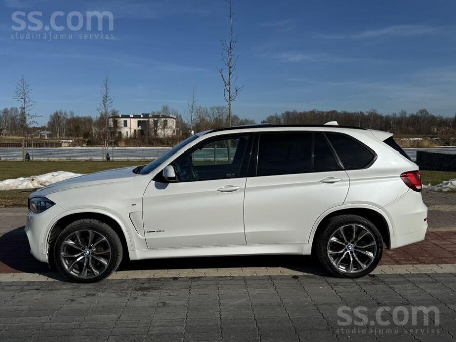 White BMW X5 2015 in Jelgava, with an engine capacity of 3.00 L and mileage of 276 thousand km for 19650 €, photo 5 on AUTOMOTO.COM.LV