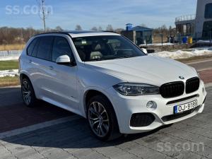 White BMW X5 2015 in Jelgava, with an engine capacity of 3.00 L and mileage of 276 thousand km for 19650 €, photo 8 on AUTOMOTO.COM.LV