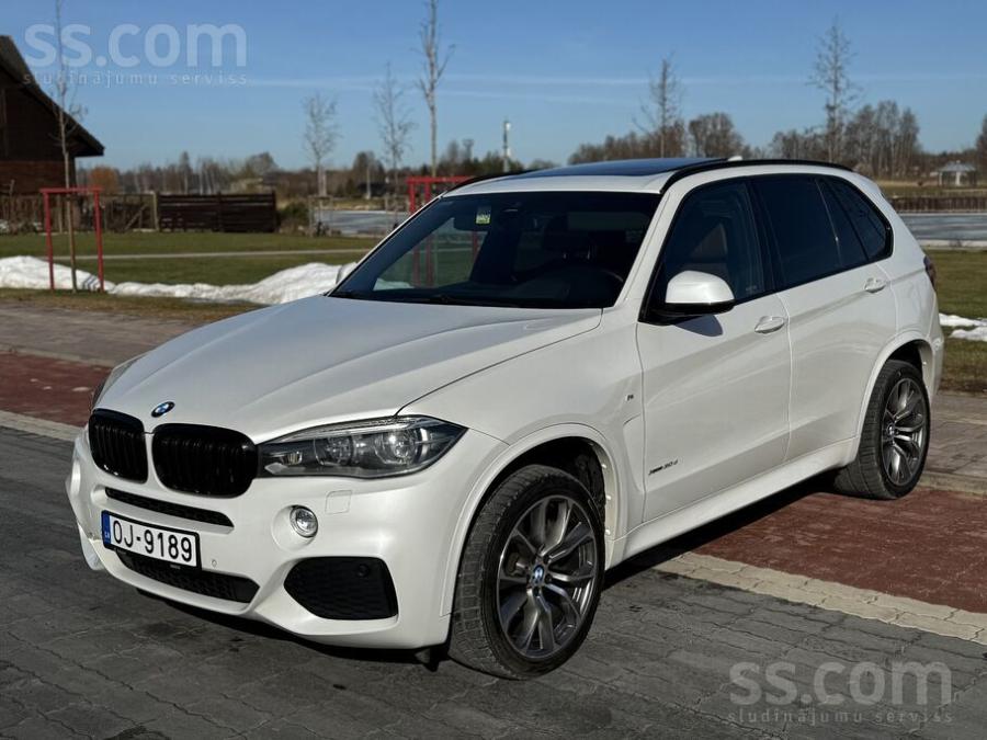 White BMW X5 2015 in Jelgava, with an engine capacity of 3.00 L and mileage of 276 thousand km for 19650 €, photo 9 on AUTOMOTO.COM.LV