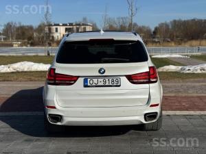 White BMW X5 2015 in Jelgava, with an engine capacity of 3.00 L and mileage of 276 thousand km for 19650 €, photo 10 on AUTOMOTO.COM.LV