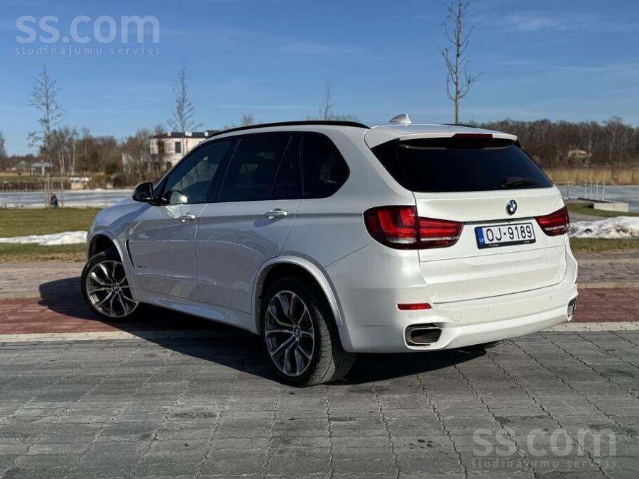 White BMW X5 2015 in Jelgava, with an engine capacity of 3.00 L and mileage of 276 thousand km for 19650 €, photo 11 on AUTOMOTO.COM.LV