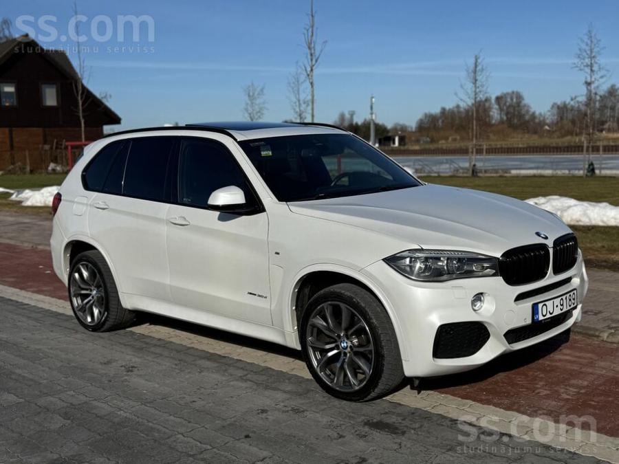 White BMW X5 2015 in Jelgava, with an engine capacity of 3.00 L and mileage of 276 thousand km for 19650 €, photo 16 on AUTOMOTO.COM.LV