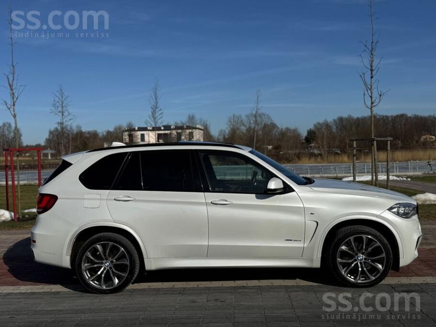 White BMW X5 2015 in Jelgava, with an engine capacity of 3.00 L and mileage of 276 thousand km for 19650 €, photo 17 on AUTOMOTO.COM.LV