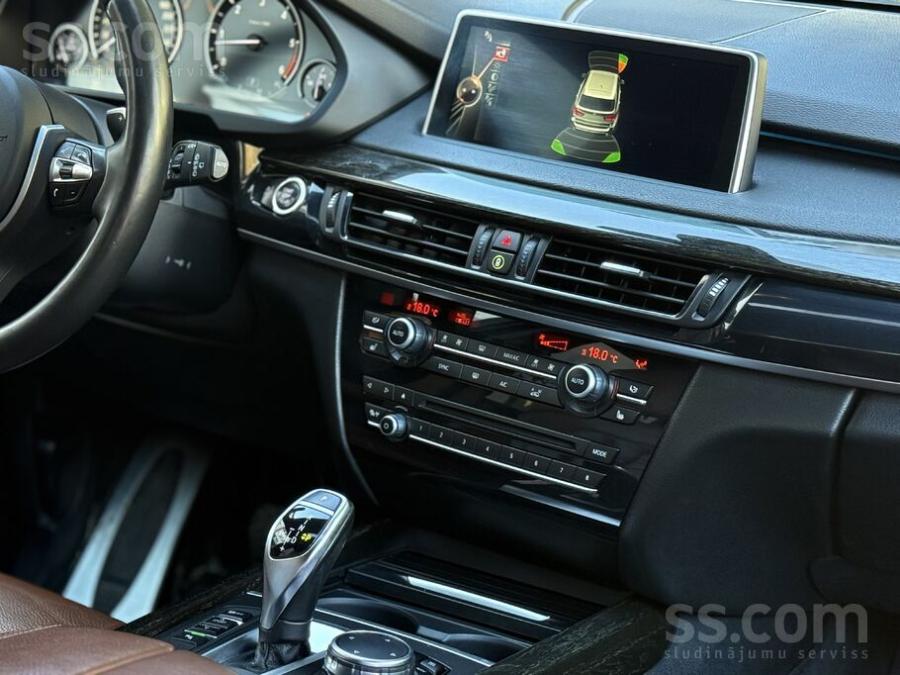 White BMW X5 2015 in Jelgava, with an engine capacity of 3.00 L and mileage of 276 thousand km for 19650 €, photo 23 on AUTOMOTO.COM.LV