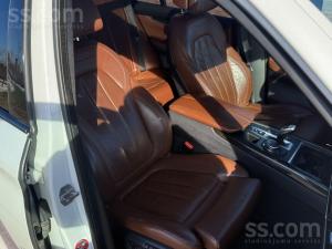White BMW X5 2015 in Jelgava, with an engine capacity of 3.00 L and mileage of 276 thousand km for 19650 €, photo 25 on AUTOMOTO.COM.LV