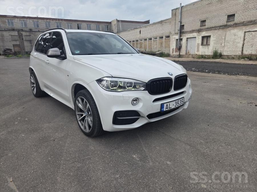 White BMW X5 2015 in Riga, with an engine capacity of 3.00 L and mileage of 230 thousand km for 25500 €, photo 1 on AUTOMOTO.COM.LV