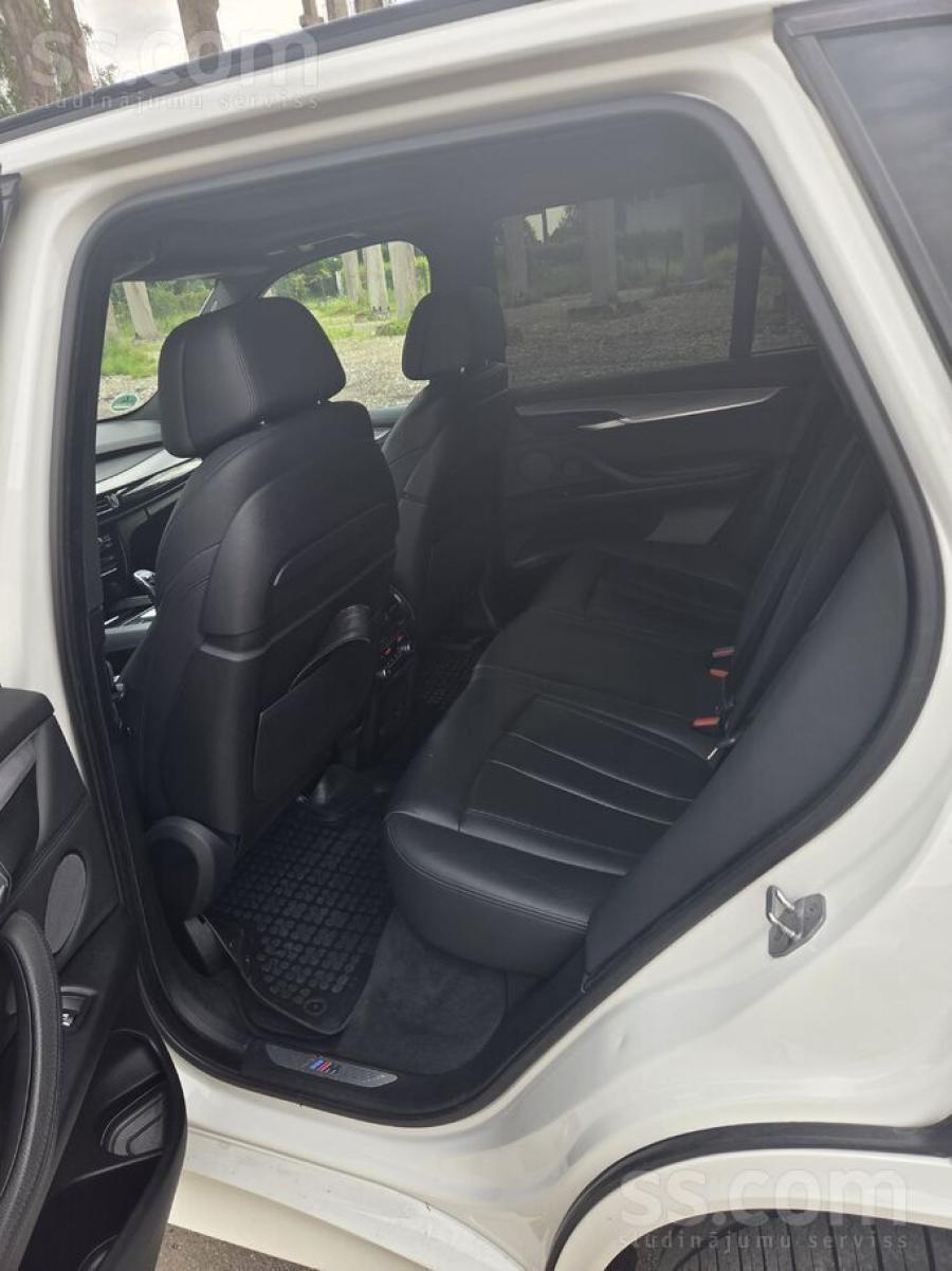 White BMW X5 2015 in Riga, with an engine capacity of 3.00 L and mileage of 230 thousand km for 25500 €, photo 5 on AUTOMOTO.COM.LV