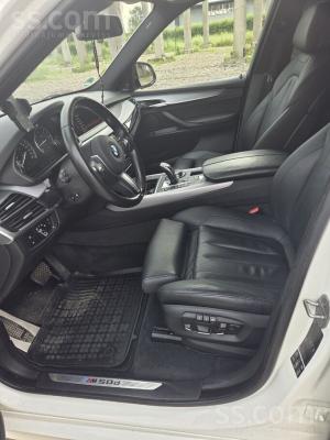 White BMW X5 2015 in Riga, with an engine capacity of 3.00 L and mileage of 230 thousand km for 25500 €, photo 6 on AUTOMOTO.COM.LV