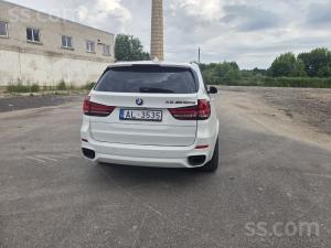 White BMW X5 2015 in Riga, with an engine capacity of 3.00 L and mileage of 230 thousand km for 25500 €, photo 9 on AUTOMOTO.COM.LV