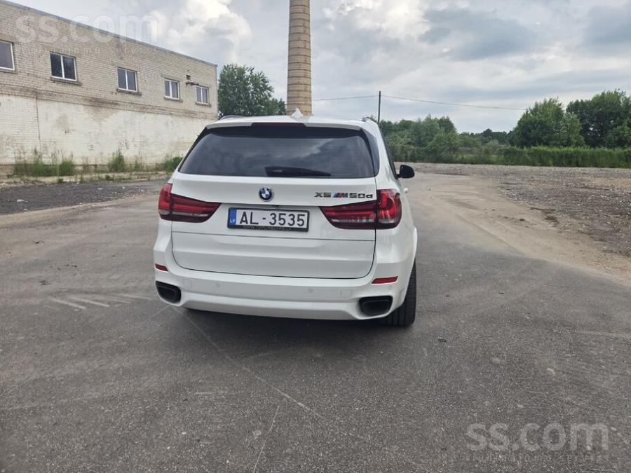 White BMW X5 2015 in Riga, with an engine capacity of 3.00 L and mileage of 230 thousand km for 25500 €, photo 9 on AUTOMOTO.COM.LV