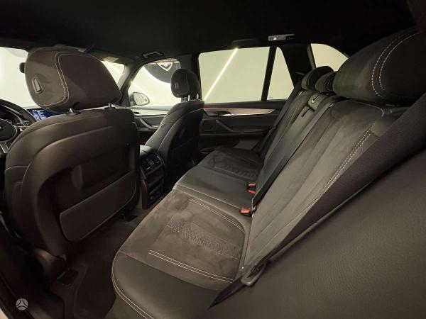 White BMW X5 2015 in Marijampole, with an engine capacity of 2.99 L and mileage of 246 thousand km for 19750 €, photo 8 on AUTOMOTO.COM.LV