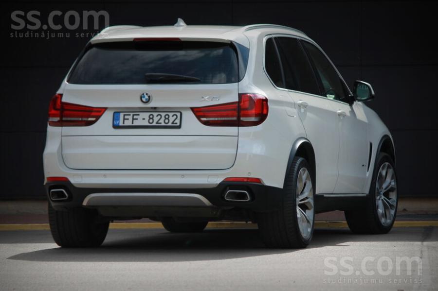 White BMW X5 2015 in Riga, with an engine capacity of 3.00 L and mileage of 230 thousand km for 20800 €, photo 5 on AUTOMOTO.COM.LV