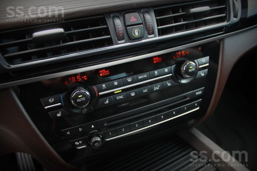 White BMW X5 2015 in Riga, with an engine capacity of 3.00 L and mileage of 230 thousand km for 20800 €, photo 13 on AUTOMOTO.COM.LV