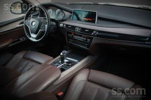 White BMW X5 2015 in Riga, with an engine capacity of 3.00 L and mileage of 230 thousand km for 20800 €, photo 17 on AUTOMOTO.COM.LV