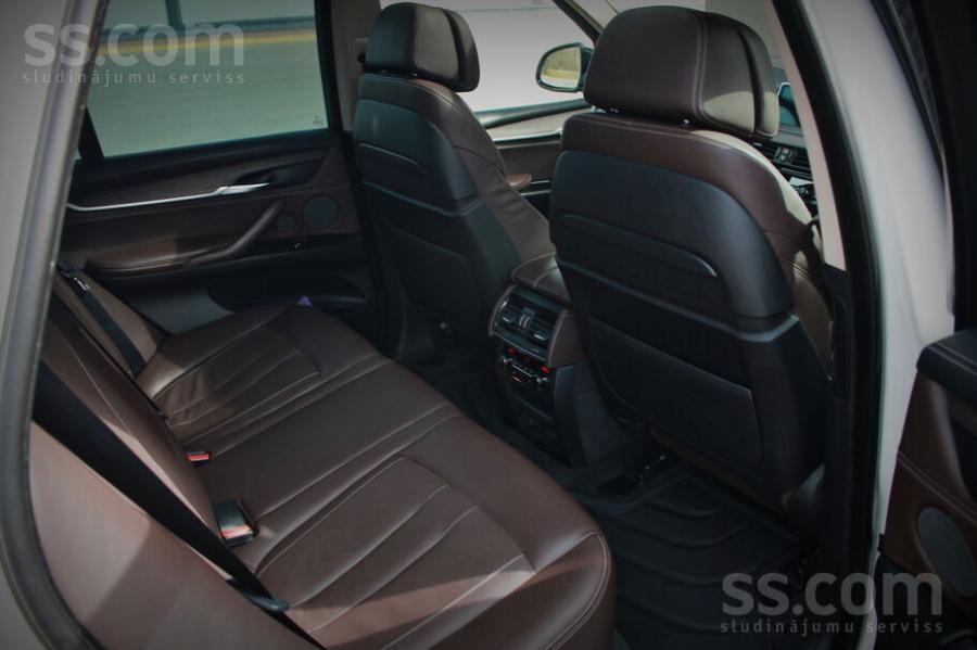 White BMW X5 2015 in Riga, with an engine capacity of 3.00 L and mileage of 230 thousand km for 20800 €, photo 20 on AUTOMOTO.COM.LV