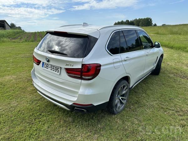 Balts BMW X5 2015 Jēkabpils, ar dzinēja tilpumu 4.00 L un nobraukumu 298 tūkst. km par 18250 €, foto 4 vietnē AUTOMOTO.COM.LV