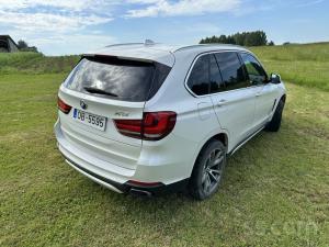 Balts BMW X5 2015 Jēkabpils, ar dzinēja tilpumu 4.00 L un nobraukumu 298 tūkst. km par 18250 €, foto 5 vietnē AUTOMOTO.COM.LV
