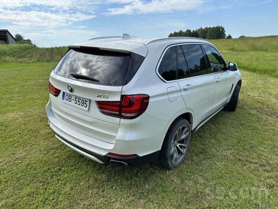 Balts BMW X5 2015 Jēkabpils, ar dzinēja tilpumu 4.00 L un nobraukumu 298 tūkst. km par 18250 €, foto 5 vietnē AUTOMOTO.COM.LV